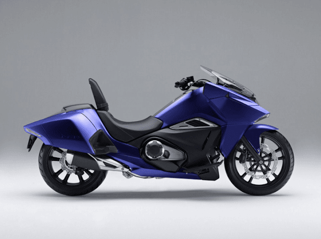 ★ホンダ NM-4にスペシャルオーダーカラーを適用 - 気になるバイクニュース。